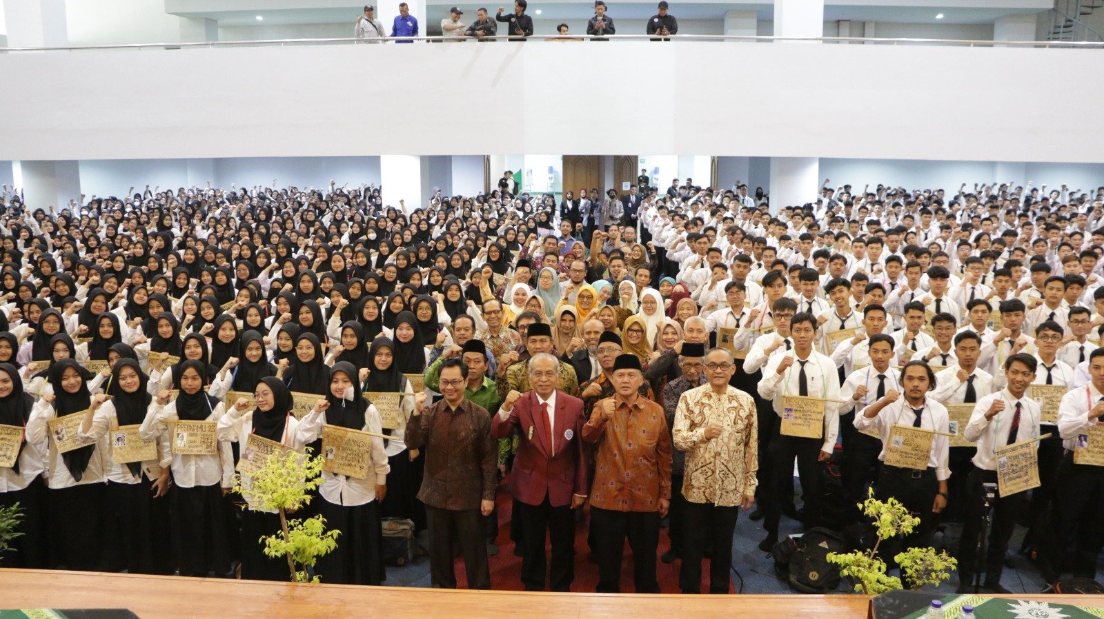 Muhammadiyah Jawa Barat — Pengukuhan 1.700 Mahasiswa Baru Universitas ...